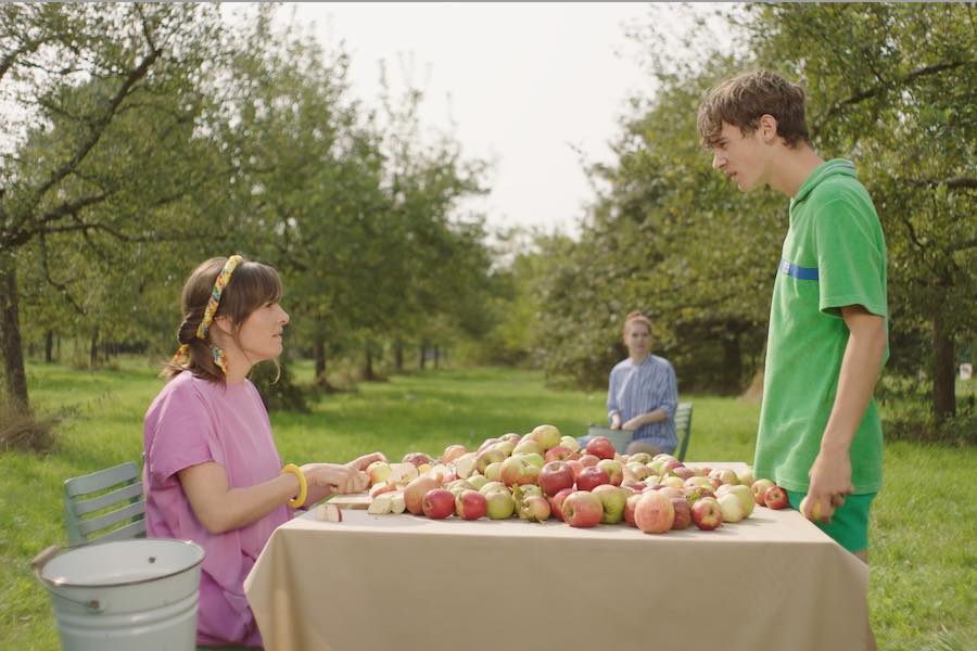 Review: Chicken Power (2020) - FilmiTips.Com