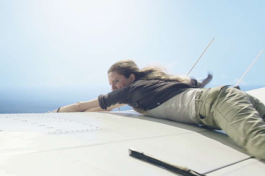 Review: Horizon Line (2020) - FilmiTips.Com