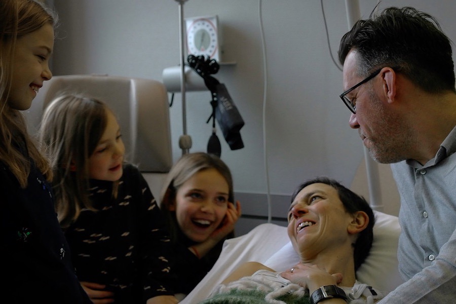 Review: Touching Infinity (2020) - FilmiTips.Com